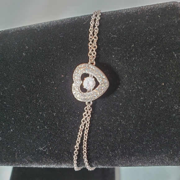 Jewelry | Nwot Dancing Diamond Simulate Heart Bracelet | Poshmark